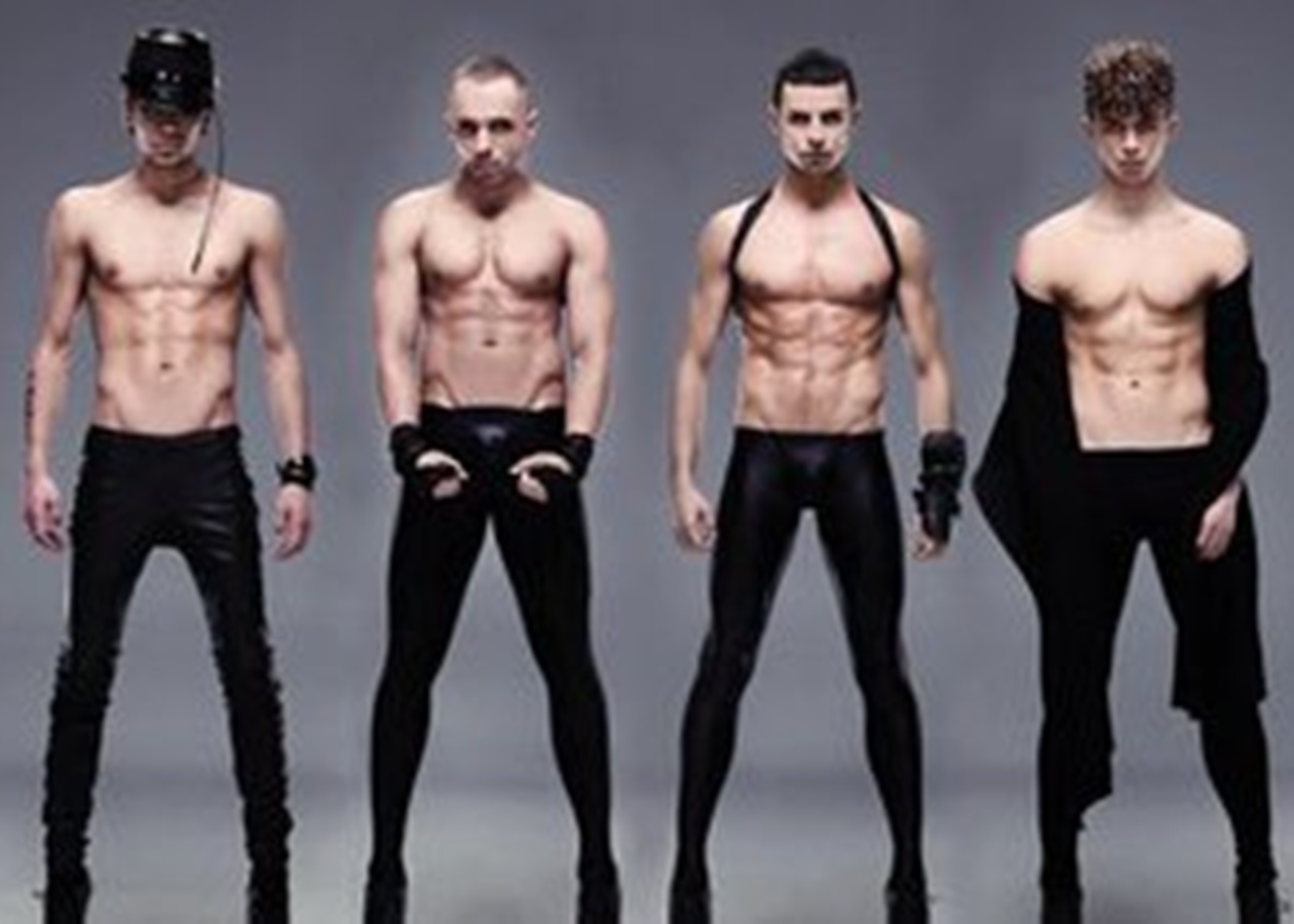 В России казаки с нагайками пикетировали выступление группы Kazaky - Korrespondent.net