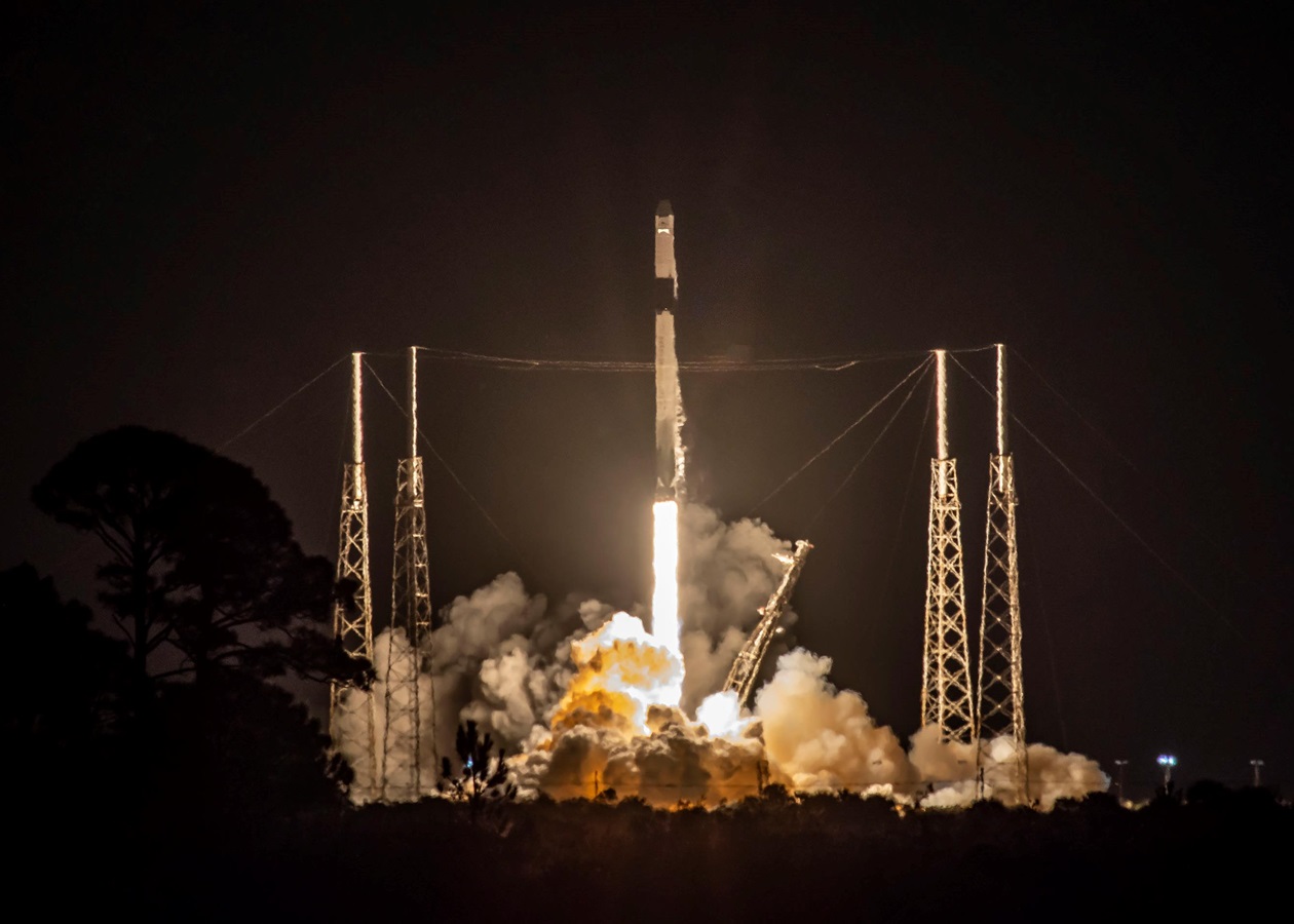 Falcon 9 вывела "грузовик" Cargo Dragon на орбиту - Korrespondent.net