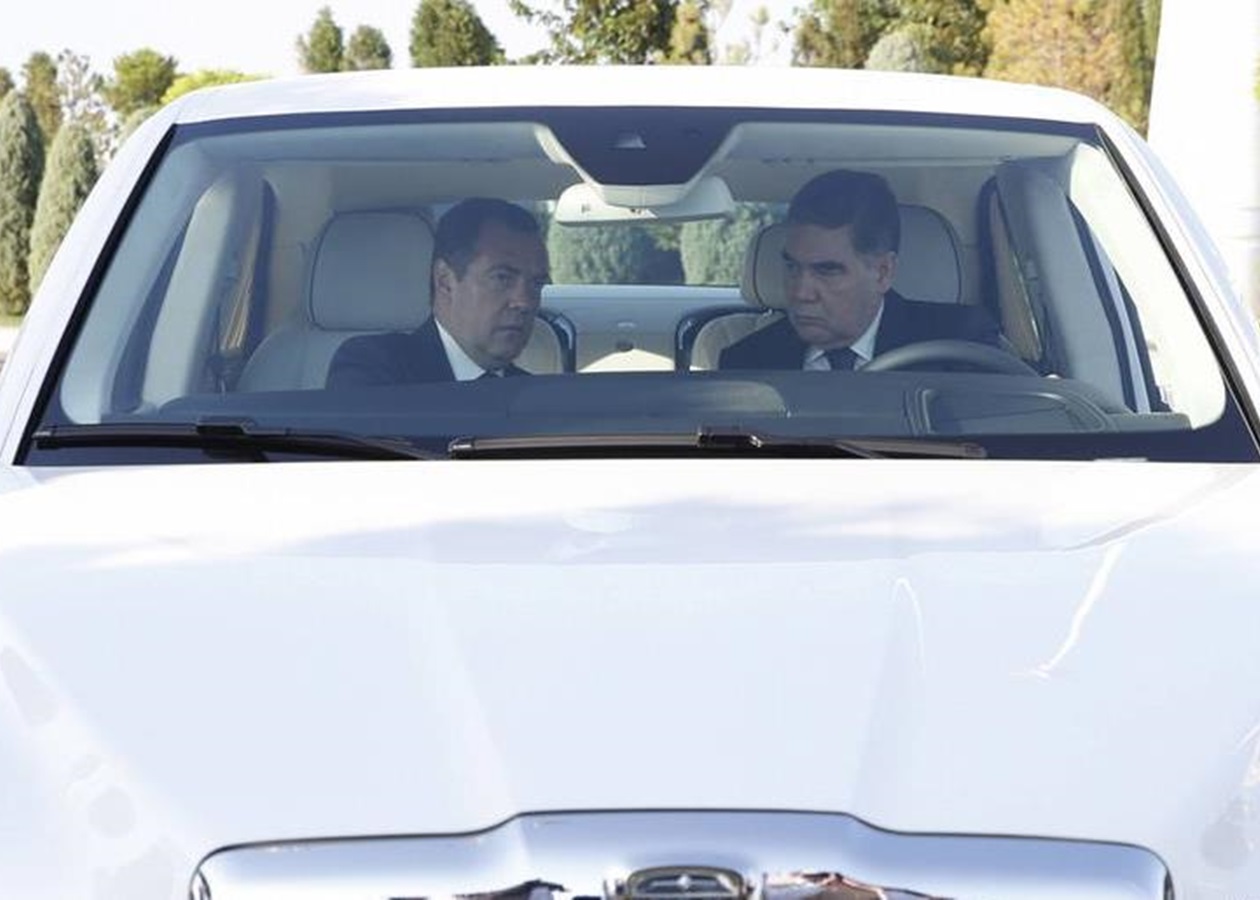 У Туркменістані забороняють автомобілі темного кольору? - Korrespondent.net