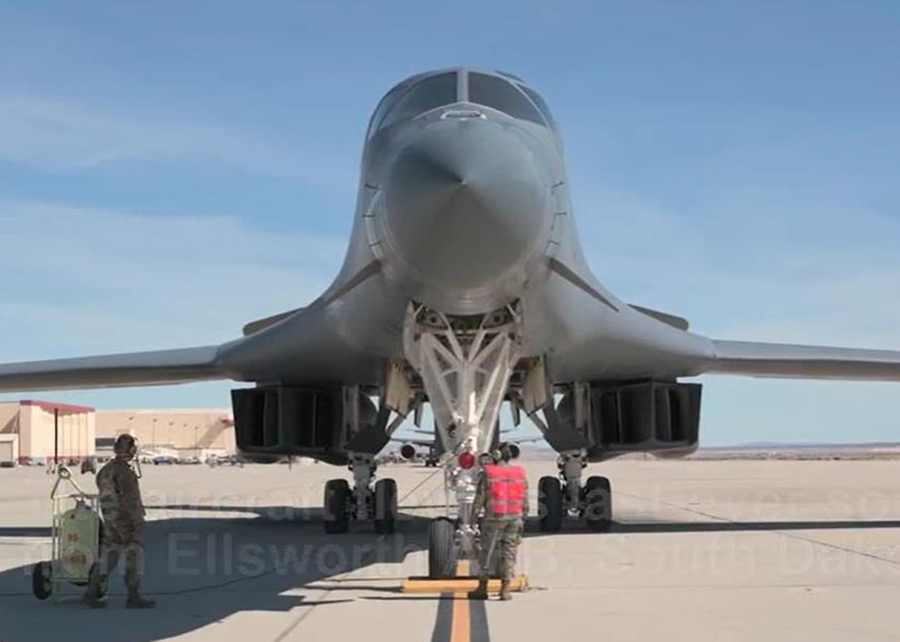 Старый бомбардировщик B-1 превратили в лабораторию - Korrespondent.net