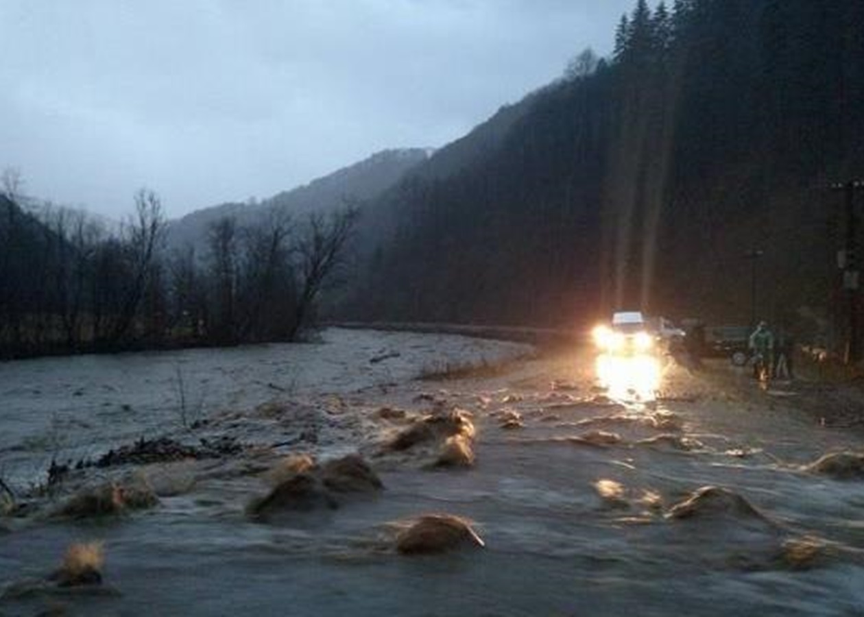 Наводнение на Закарпатье пропавшего подростка нашли мертвым