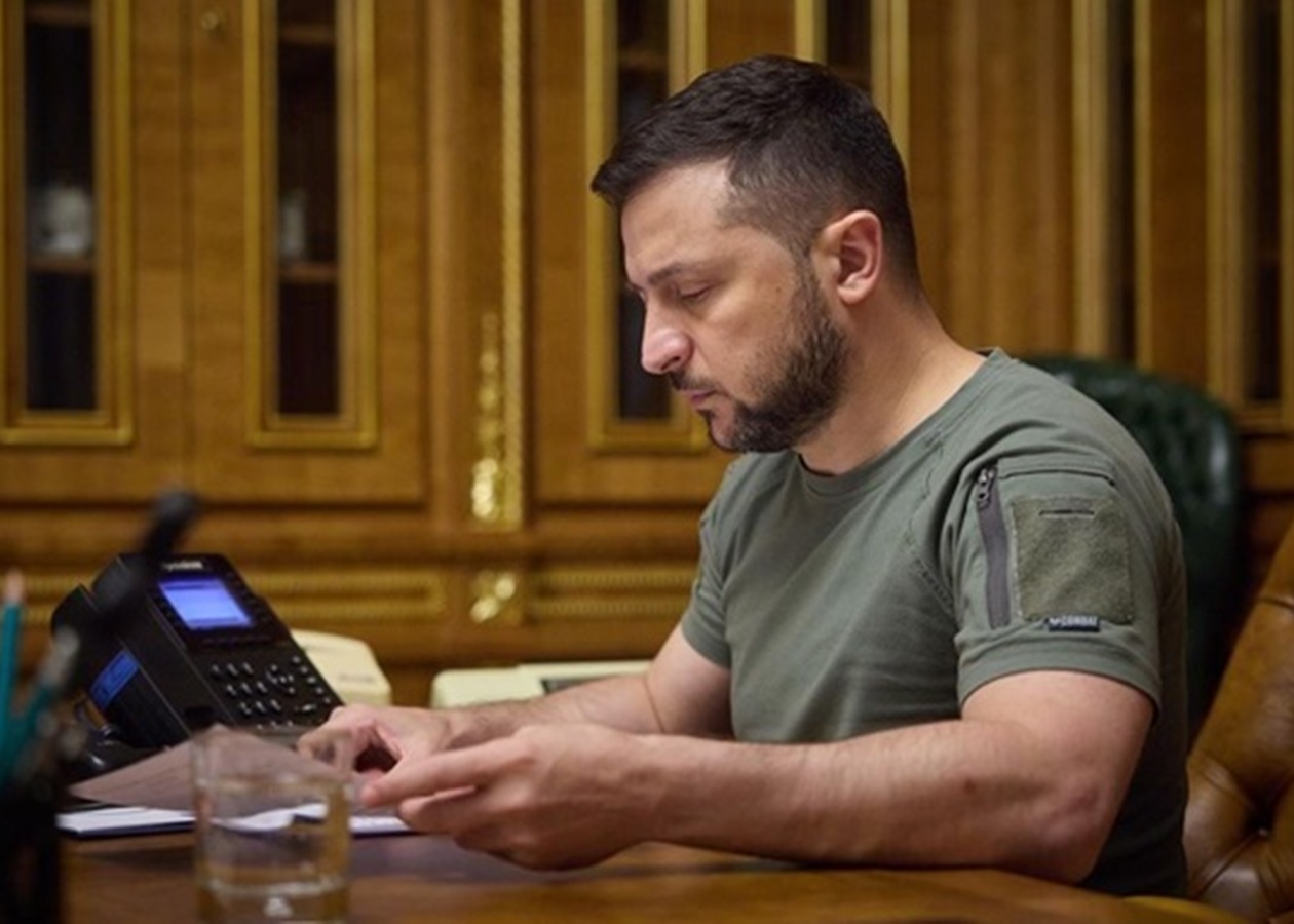 Зеленский рассказал о роли "iPhone-дипломатии" в начале войны ...