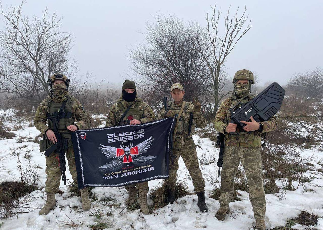 Воины 72 ОМБр получили антидроновое ружье от читателей Корреспондент ...