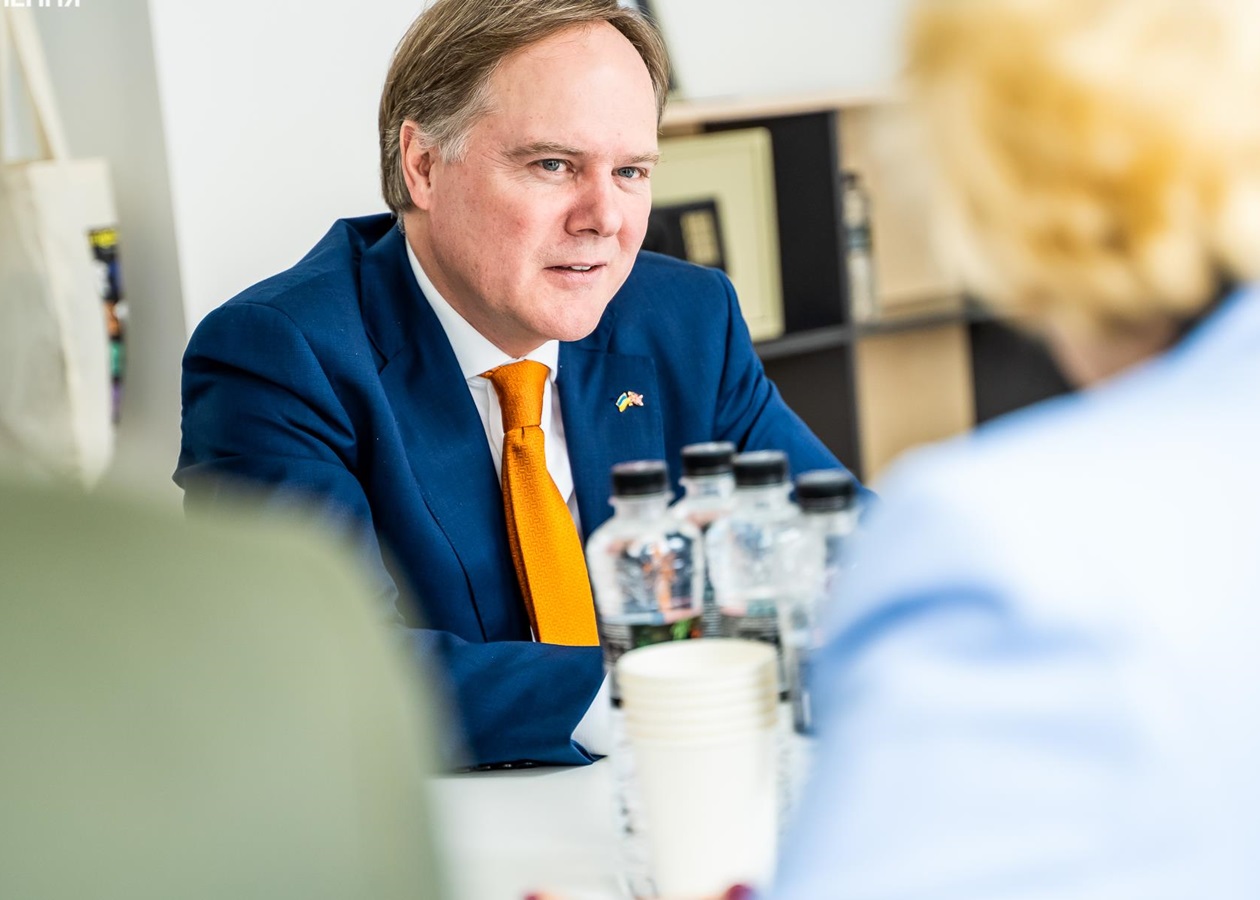Британія щороку виділятиме Україні 3 млрд фунтів стерлінгів - посол ...