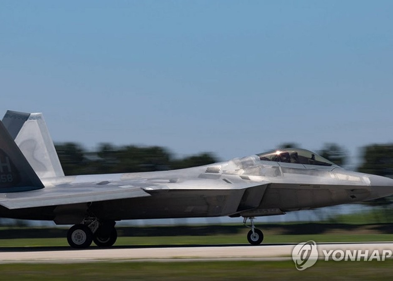 США і Корея провели навчання на літаках-невидимках F-35 та F-22 - Korrespondent.net
