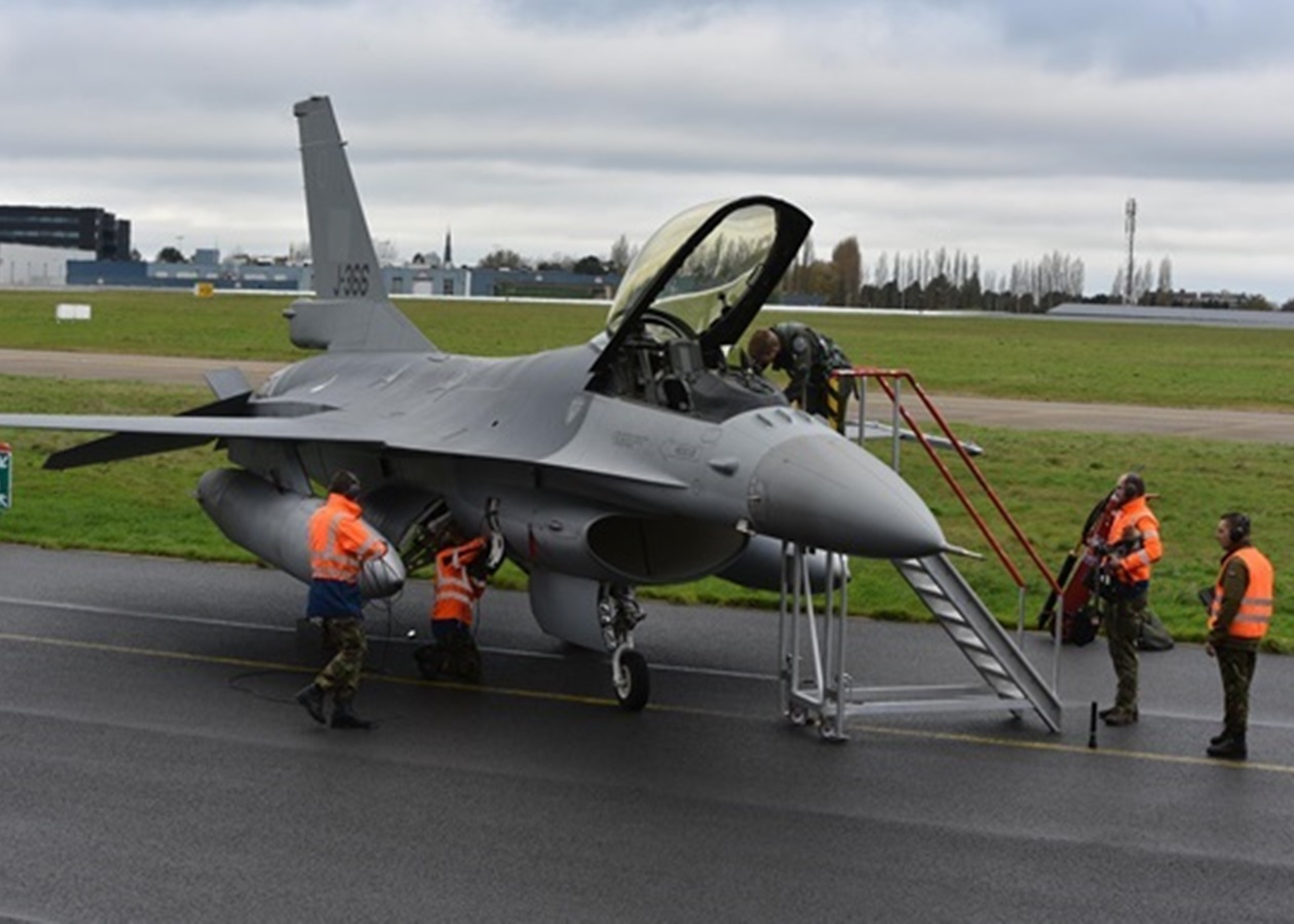 В Украину начали возвращаться специалисты по обслуживанию F-16 - Korrespondent.net