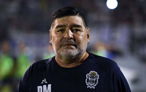 Футболка Марадони, що перебачила багато, продана на аукціоні ...